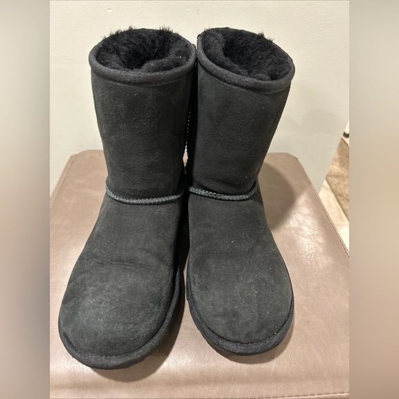 UGG | Shoes | Ugg Kids Classic Ii Boot Size 6 In Black | Poshmark